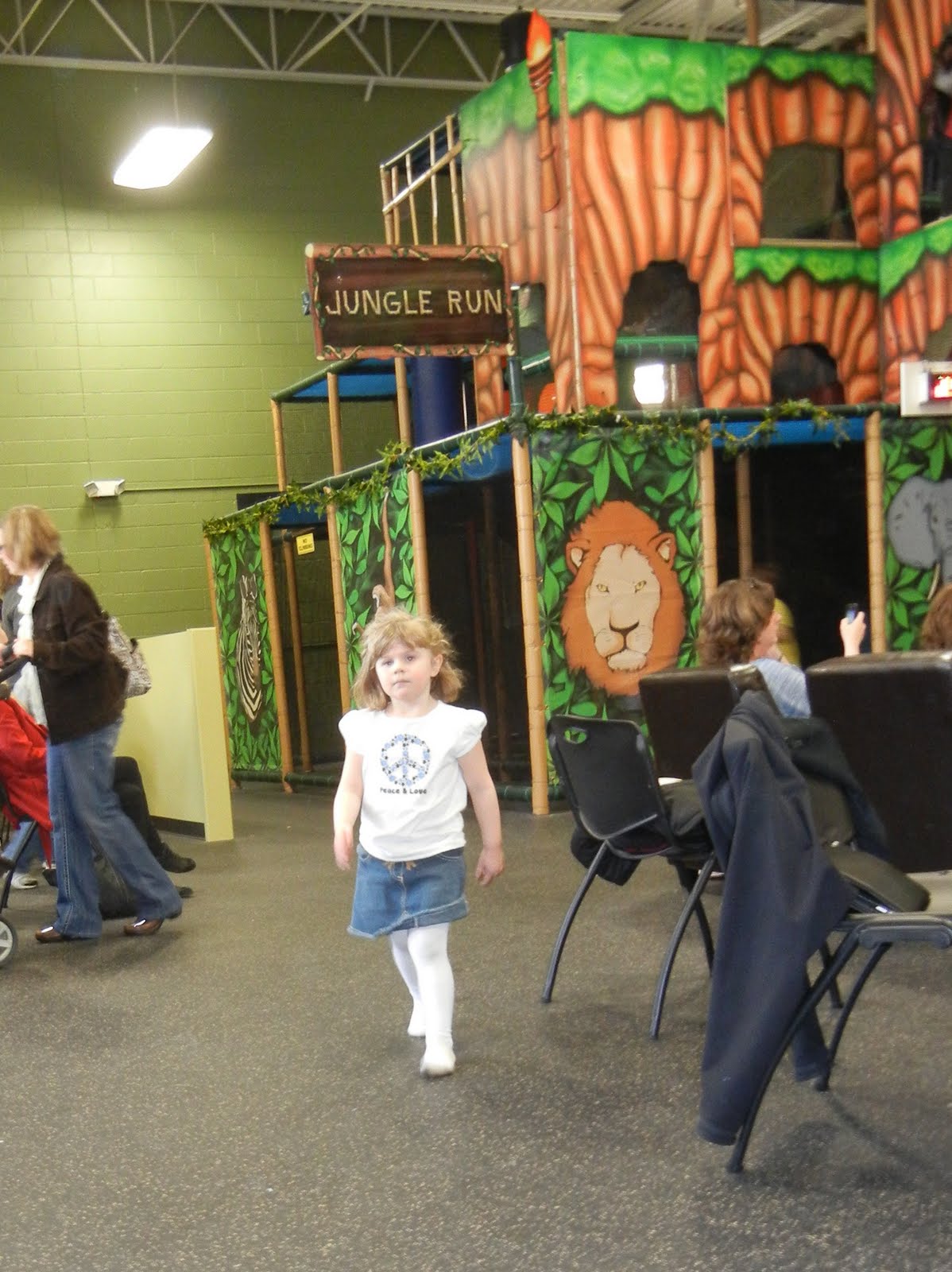 Our little lady is 4 years old!: Jungle Java