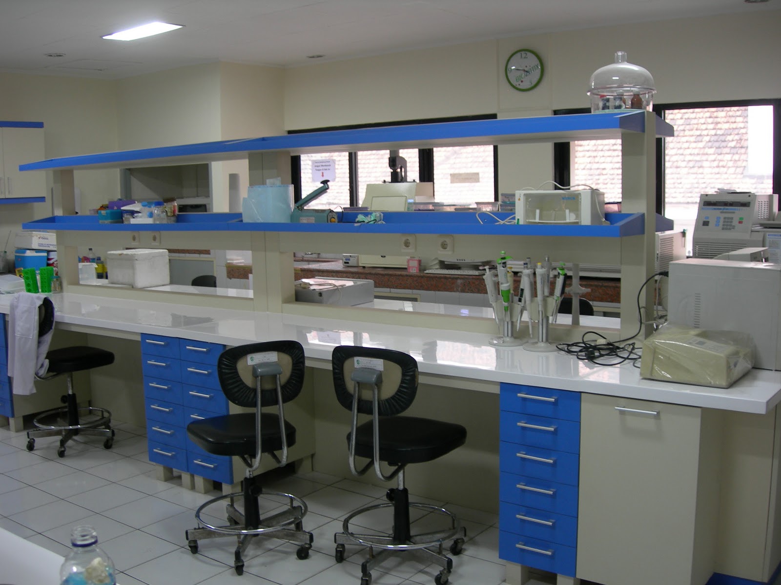 Interior Design: Meja Lab. Oral Biologi FKG-UI