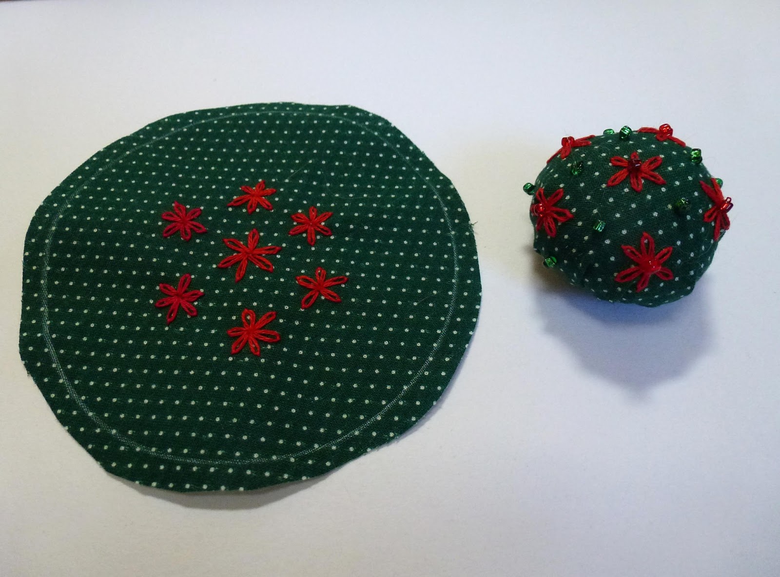 Leslie's Art and Sew: How to Make a Fancy Doll Stand