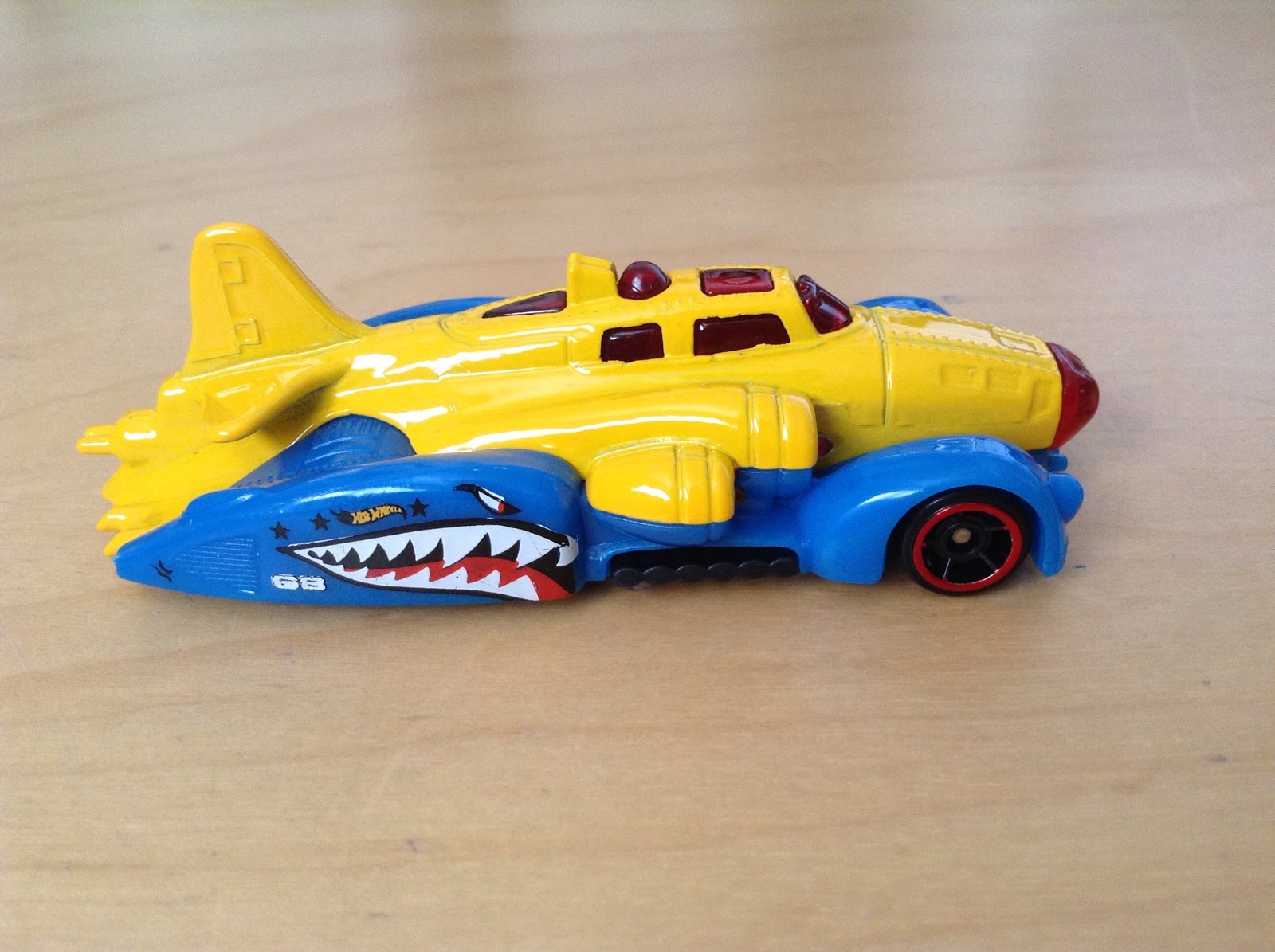 Julian's Hot Wheels Blog: Fast Fortress (2015 Sky Show)