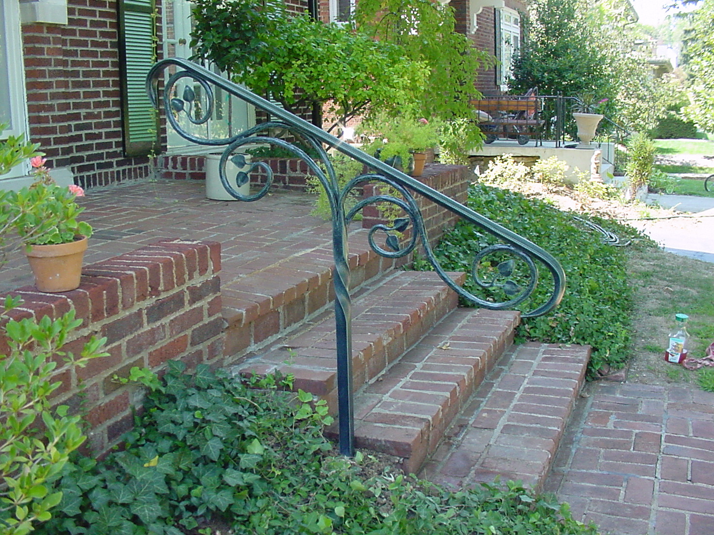 Perpetua Iron: New Projects: A new design for a one post rail