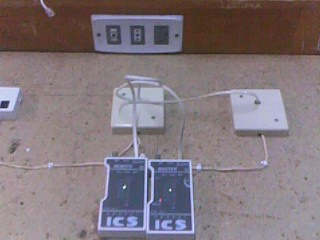 Teleco: Montaje de una instalación telefónica con cable en superficie.