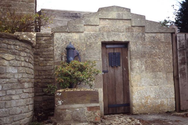 Roy's blog: WILTSHIRE. Lock-ups at Luckington, Maiden Bradley and Shrewton.