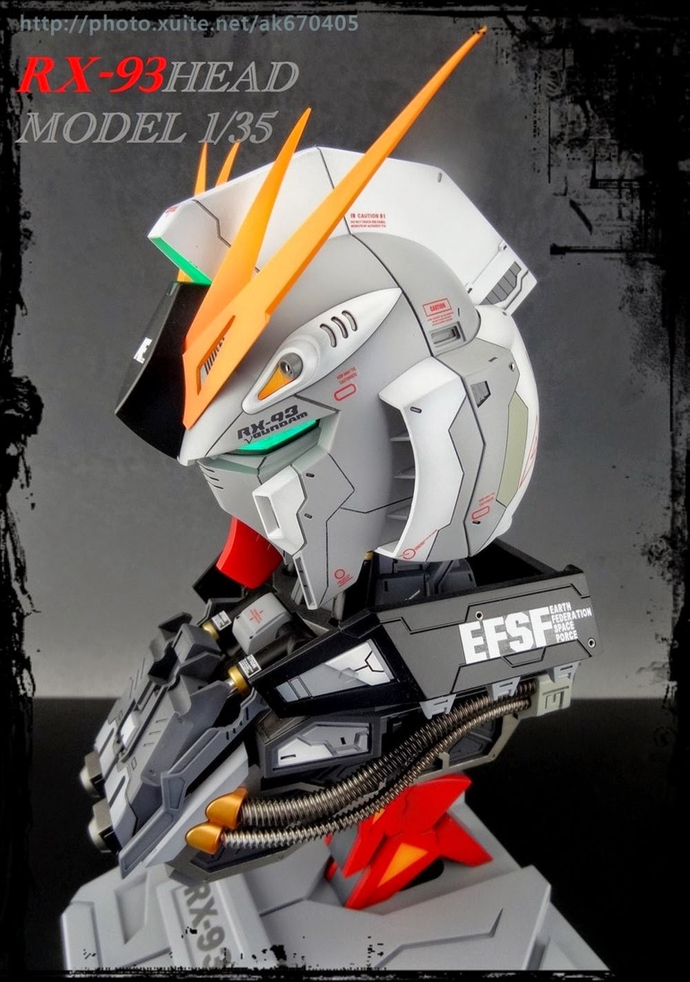Custom Build: 1/35 RX-93 nu Gundam Head Display