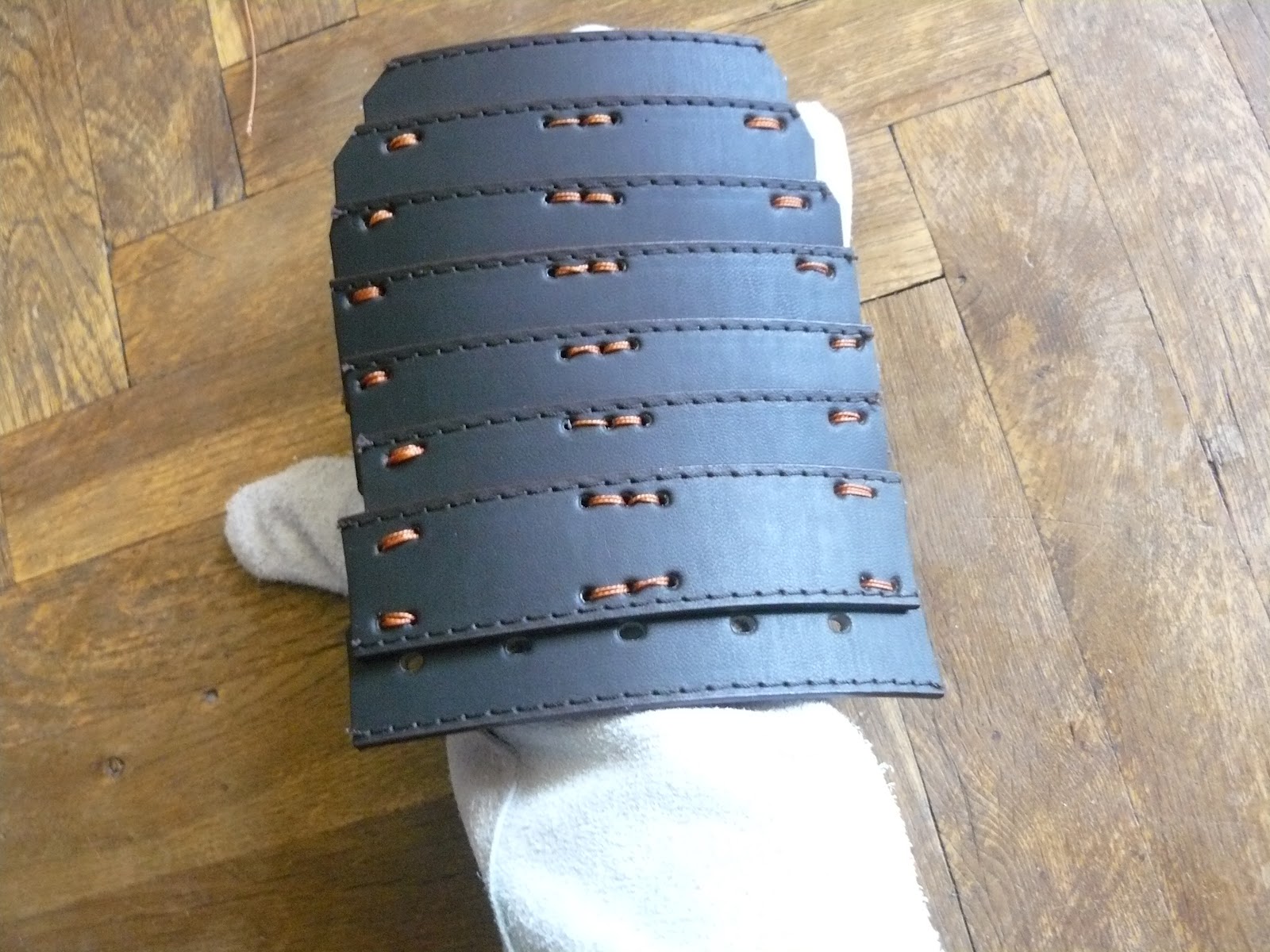 Buskador's LARP: How to make a leather mitten and keep your fingers safe