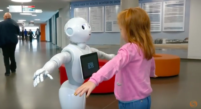 Pepper the robot takes care of welcome in hospitals - tech1