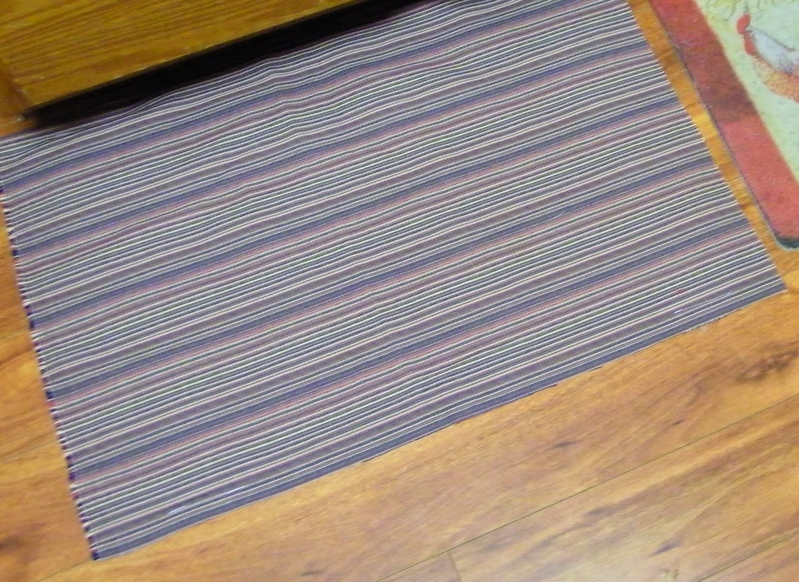 Welcome to Busy Crow Studio: Re-Cover Your Old Kitchen Mats with Fabric