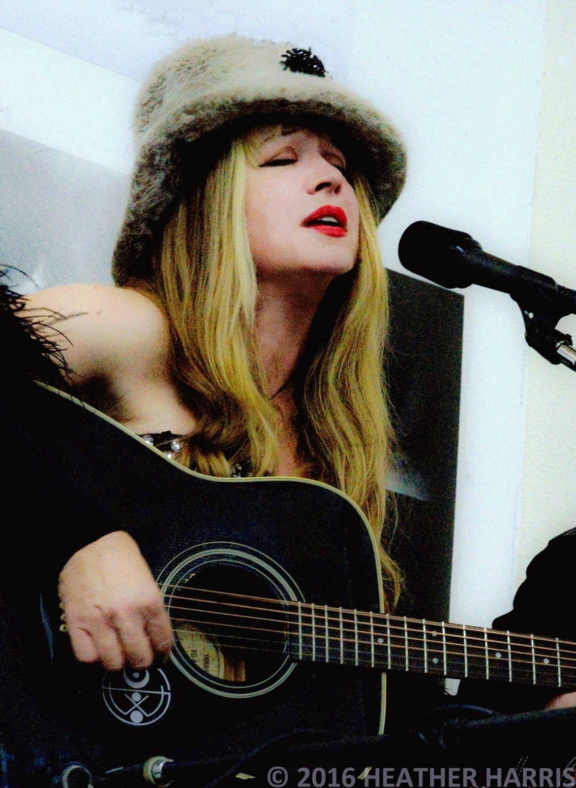 Fast Film: INGER LORRE LIVE at Pop Obscure Records 11.18.16