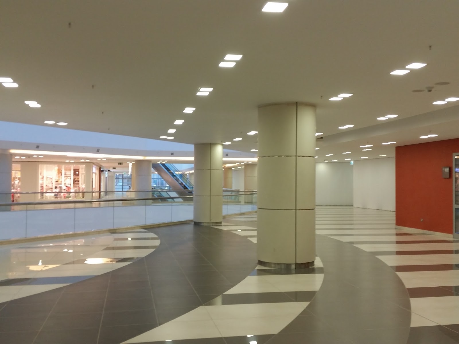 Life in Kuwait Blog: Promenade Mall Hawally