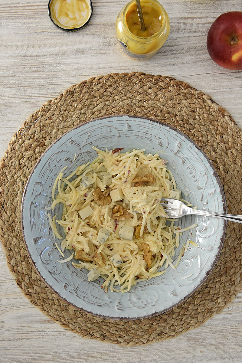 Ensalada de apio nabo (celery) con manzana y queso azul Cook Expert ...