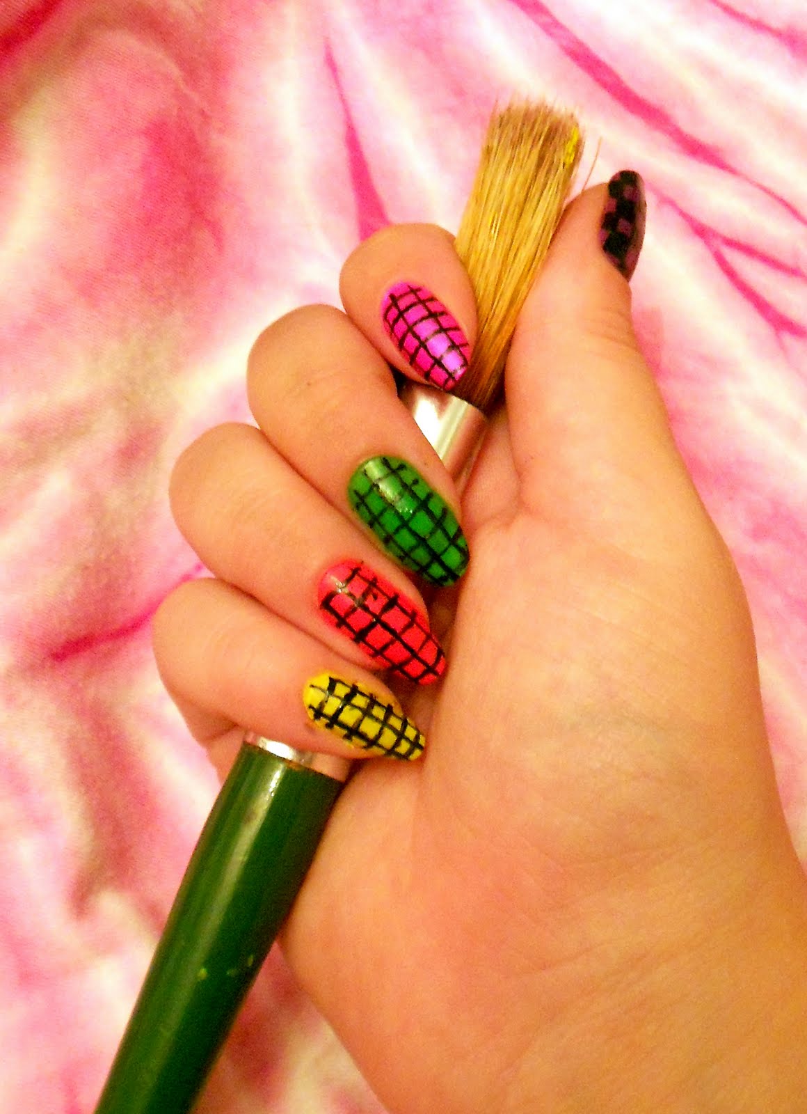 The Nail Artista Extraordinaire: Neon Checkered Nail Art