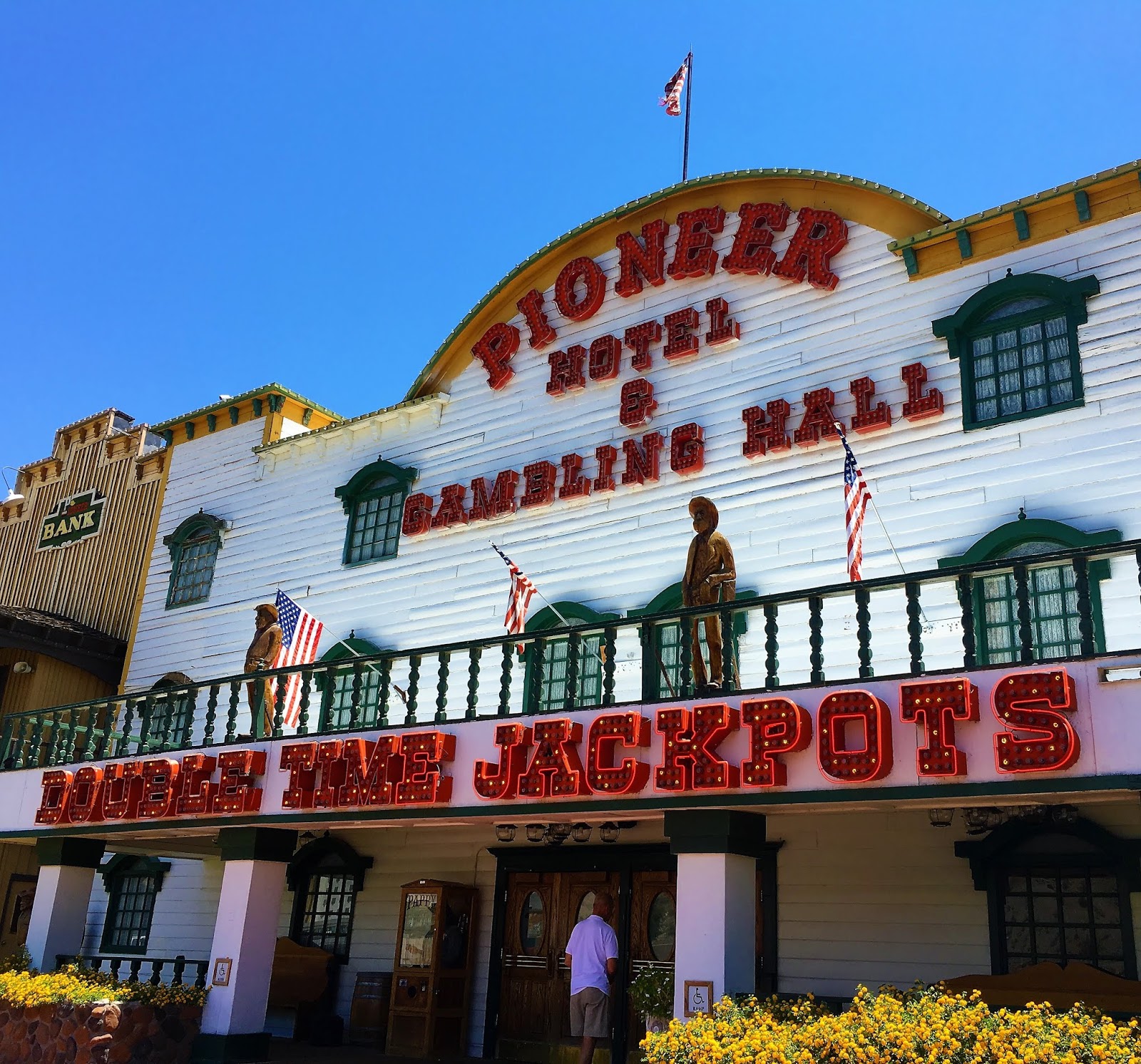 Laughlin Buzz: A visit to The New Pioneer