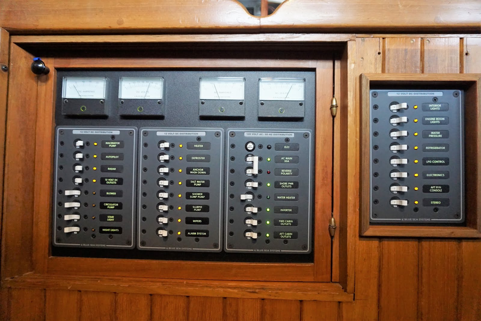 LNVT Blog: Hiaqua 37VT03's New AC/DC Electrical Panel & Wiring