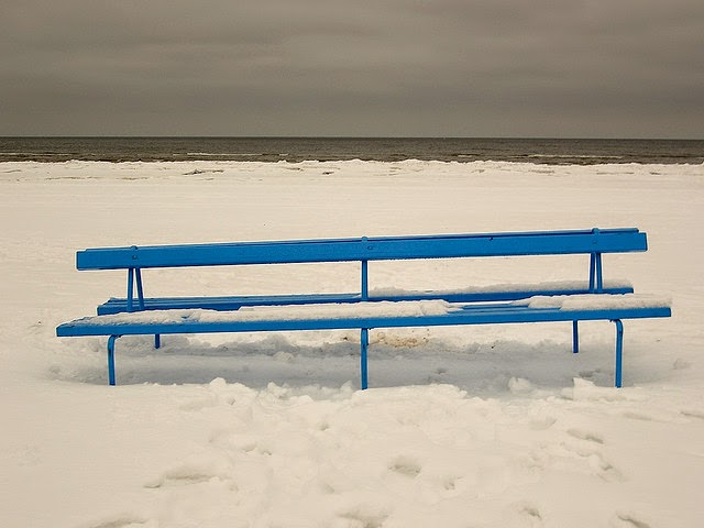 benchsite: Frozen! Ice cold benches from Snowvenia
