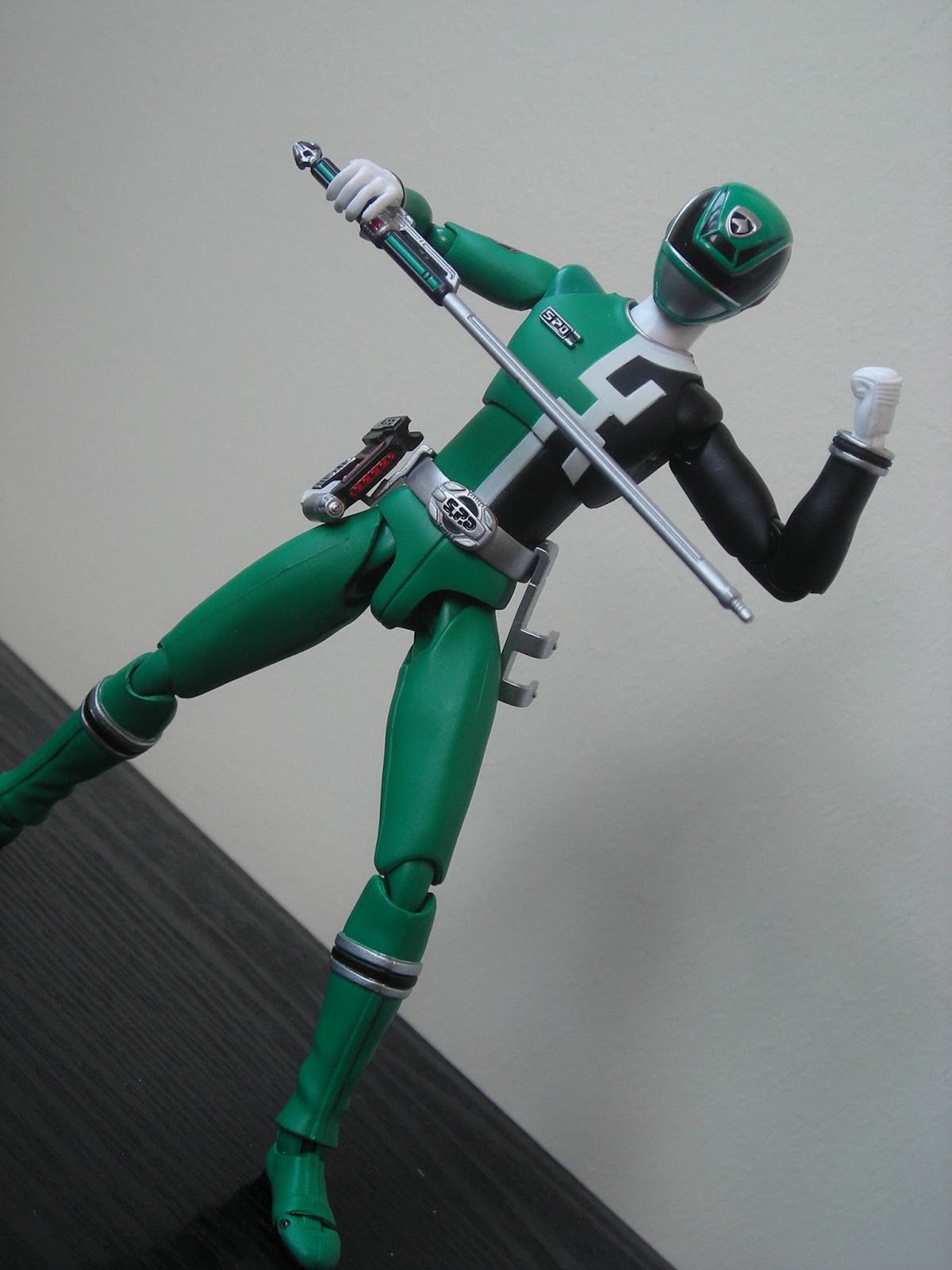 My Shiny Toy Robots: Toybox REVIEW: S.H. Figuarts Deka Green