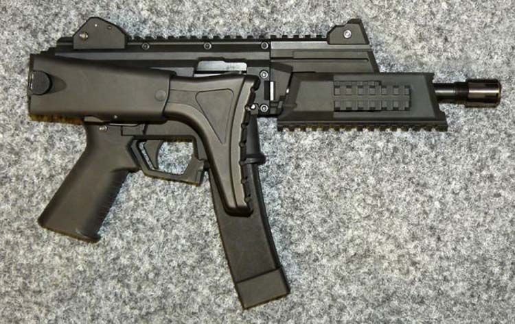 Defensa y Armas: Subfusil CZ SCORPION EVO (Chequia)