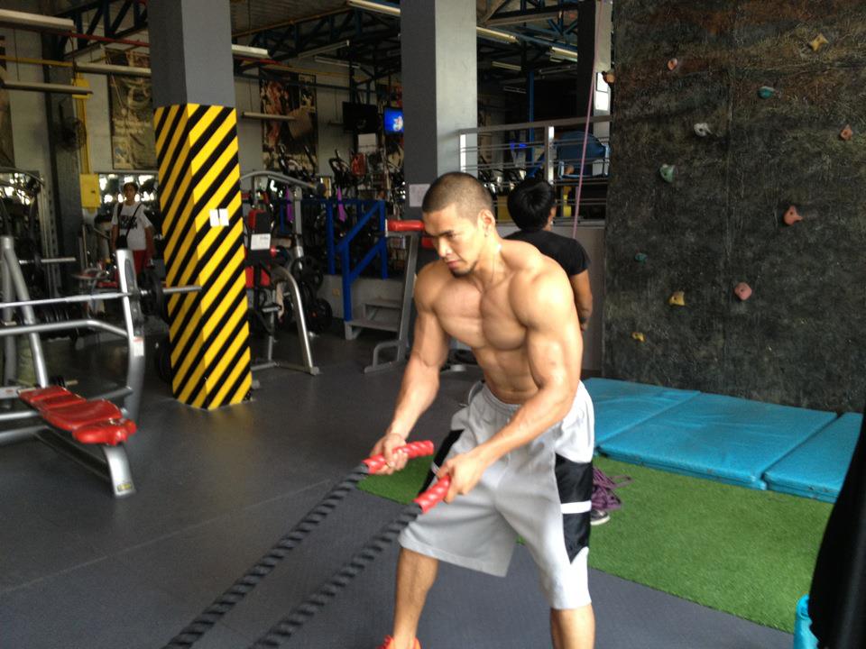 Miong21 @ Blogspot: Shirtless & Sweaty Derick Hubalde