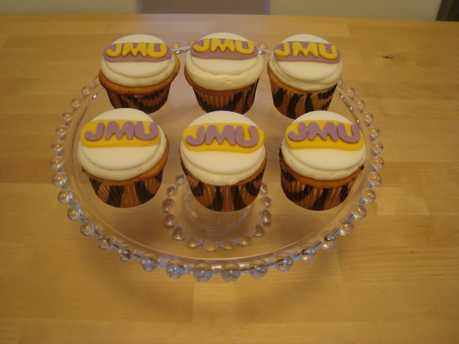 Cakes by Casey: JMU cupcakes for a new alumni!