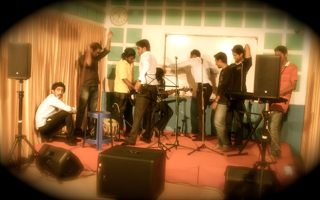 Sound Engineering Academy: December 2011