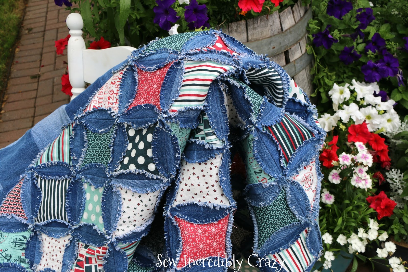 Sew Incredibly Crazy: My Blue Jeans Rag Quilt