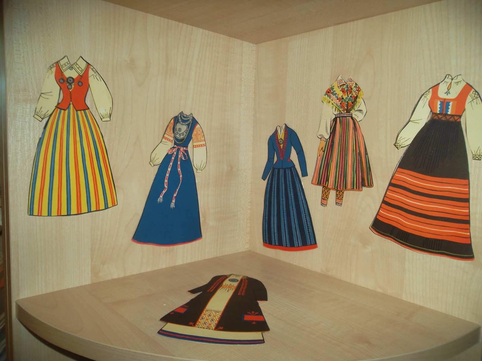 Aidu raamatukogu (Põltsamaa Raamatukogu haruraamatukogu): Paberist ...