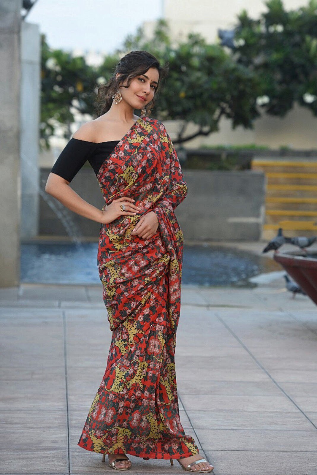 Rashi Khanna Latest gorgeous Saree Clicks