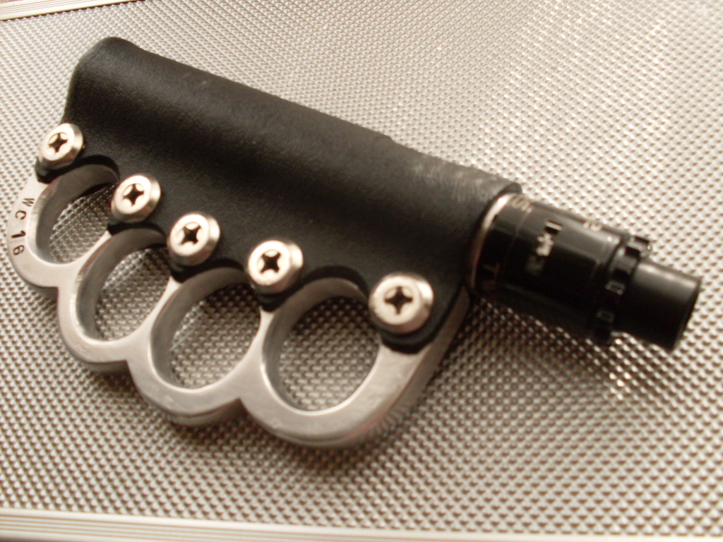 WeaponCollector's Knuckle Duster and Weapon Blog: Brass Knuckles Vape ...