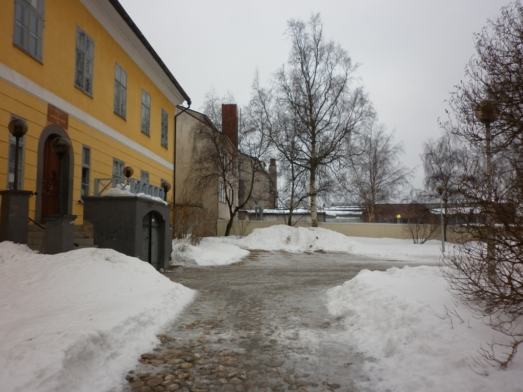 Kokkola Karleby Finland: Roosin talon pihasta kaupunkilaisten olohuone