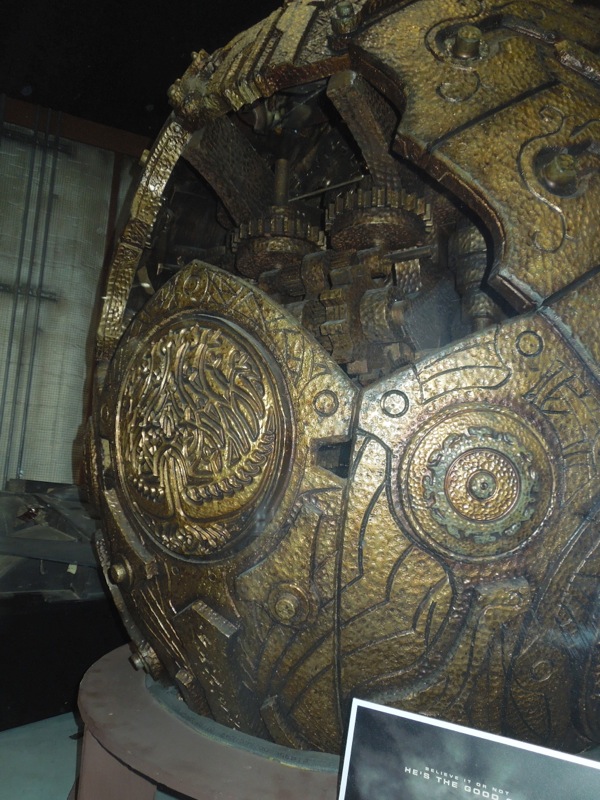 Hollywood Movie Costumes and Props: Hellboy II: The Golden Army egg ...