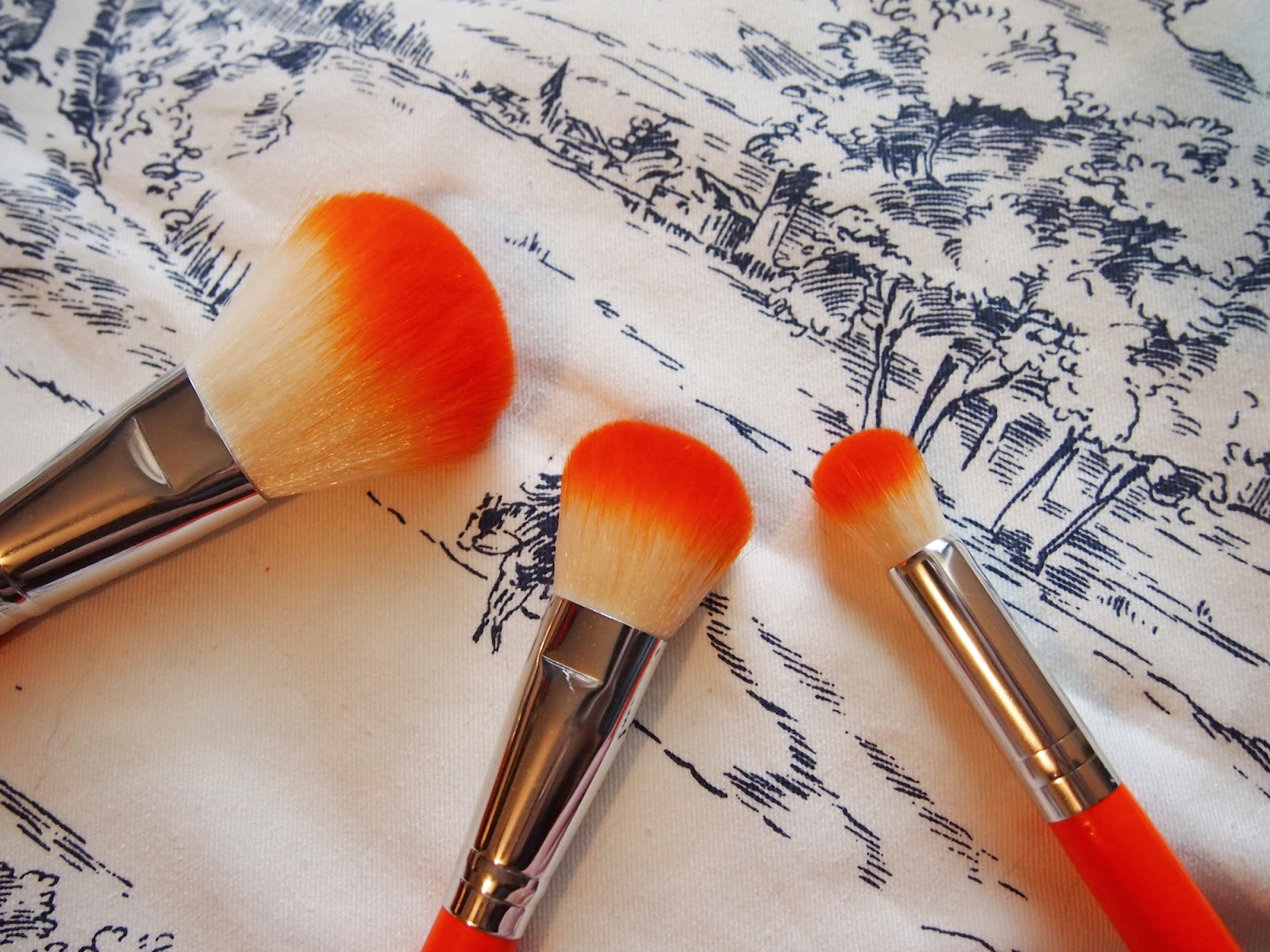 Crown Brush HD Set | Review - Adore A Polish: A simple beauty blog