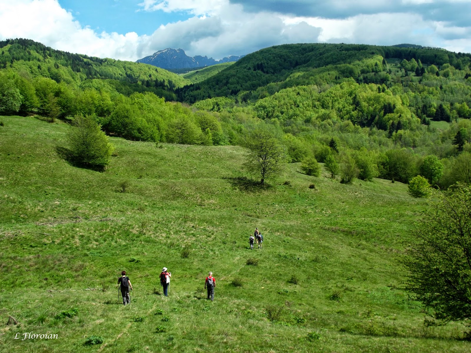 Blog de Calatorii si Drumetii Montane.: Drumetie pe dealurile de langa ...