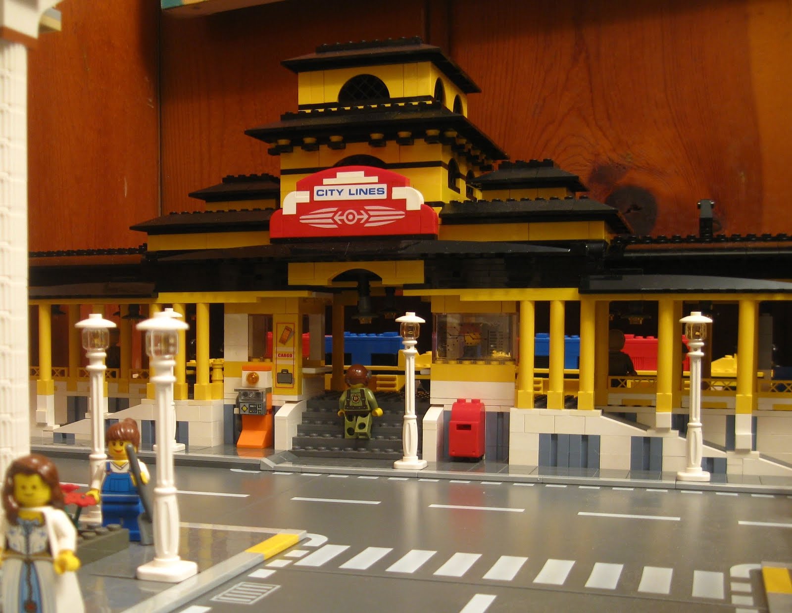 randuwa: Lego City Train Station Opens!