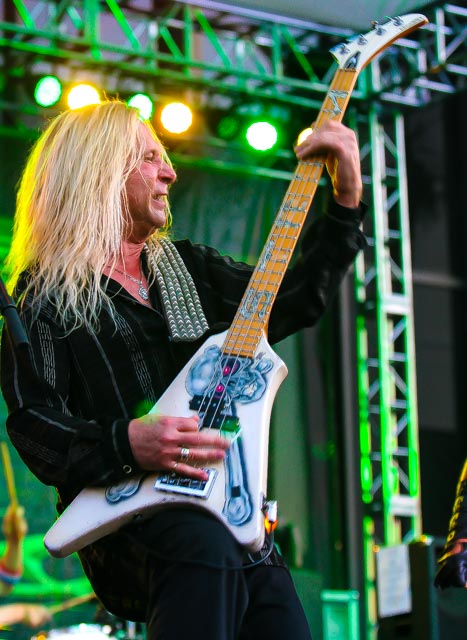 Zona Rock Dan Metal : DANA STRUM