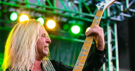 Zona Rock Dan Metal : DANA STRUM