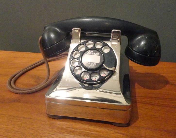 MICHAEL THOMAS : "Henry Dreyfuss" Telephone "Model 302"