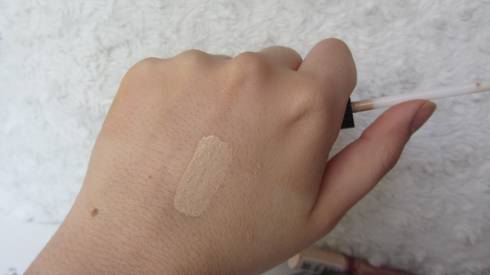 MissZickZack: REVIEW: Manhattan Wake up Concealer -002 classic beige