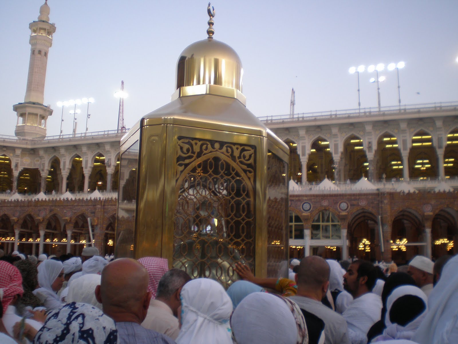 sekali pensil diraut, di sini tintaku tumpah, di sini aksara bermadah ...