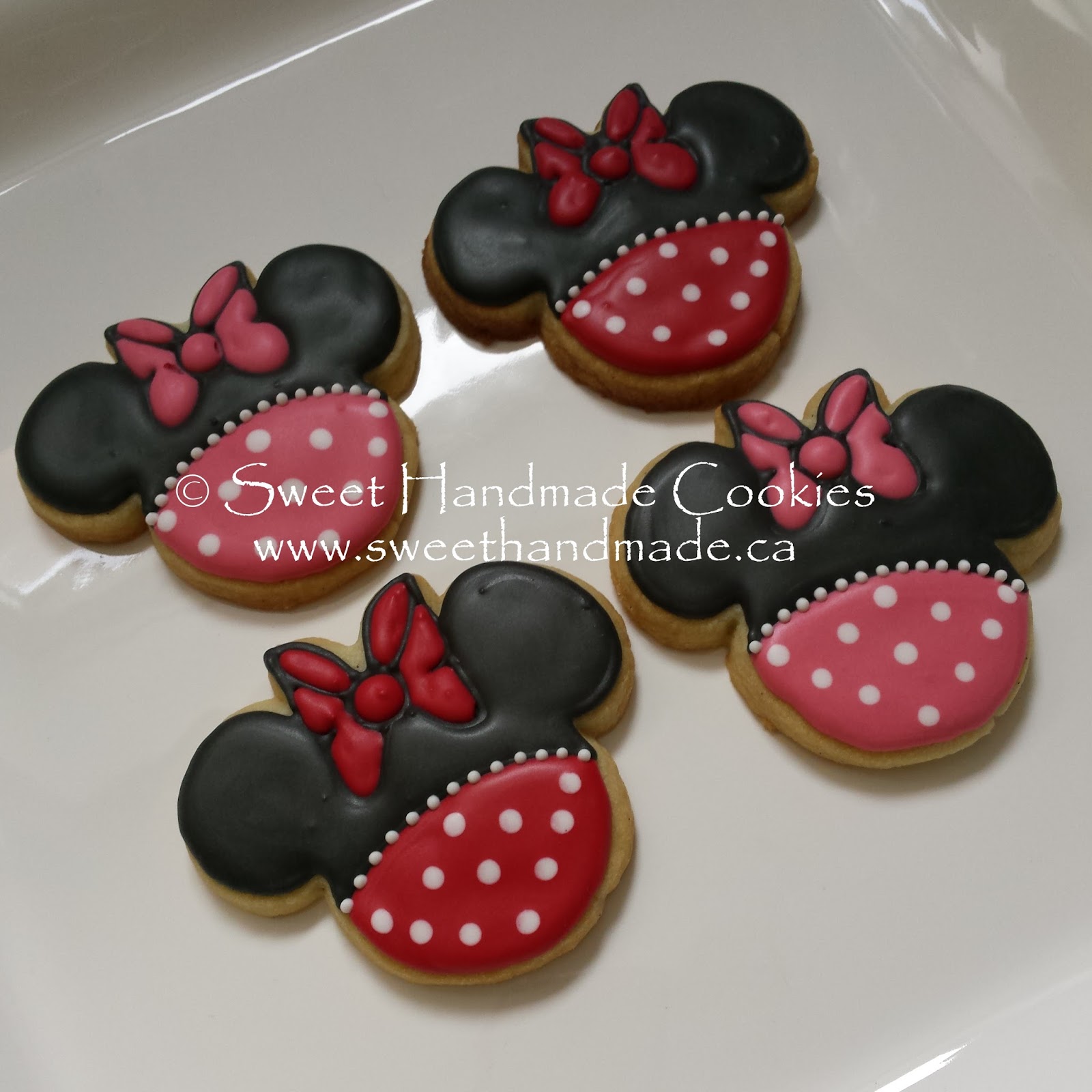 Sweet Handmade Cookies: Minnie Mouse Cookies and Cookie Cutter Modification