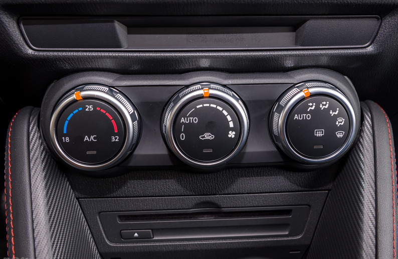 MAZDA 2 HATCHBACK NÂU 42S | Mazda Long Biên