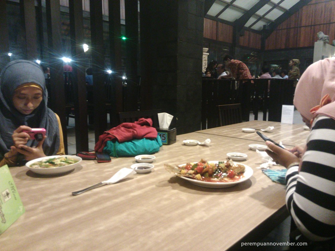 KULINER MEDAN : DINNER CANTIK DI RESTORAN LEMBUR KURING MEDAN - ecek-ecek