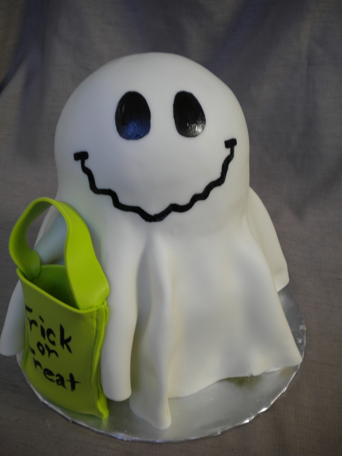 Flour Girl Designs: Ghost Cake