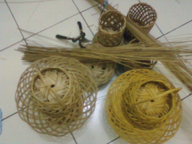 Deni_Risnayadi: Anyaman Lidi Bentuk Lampion