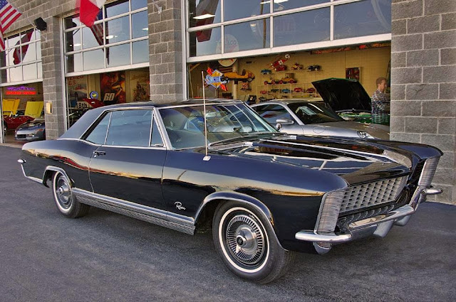 LeoSuperCars: Buick Riviera 1965 Black 2 Door Tan Interior - Lindo esse ...