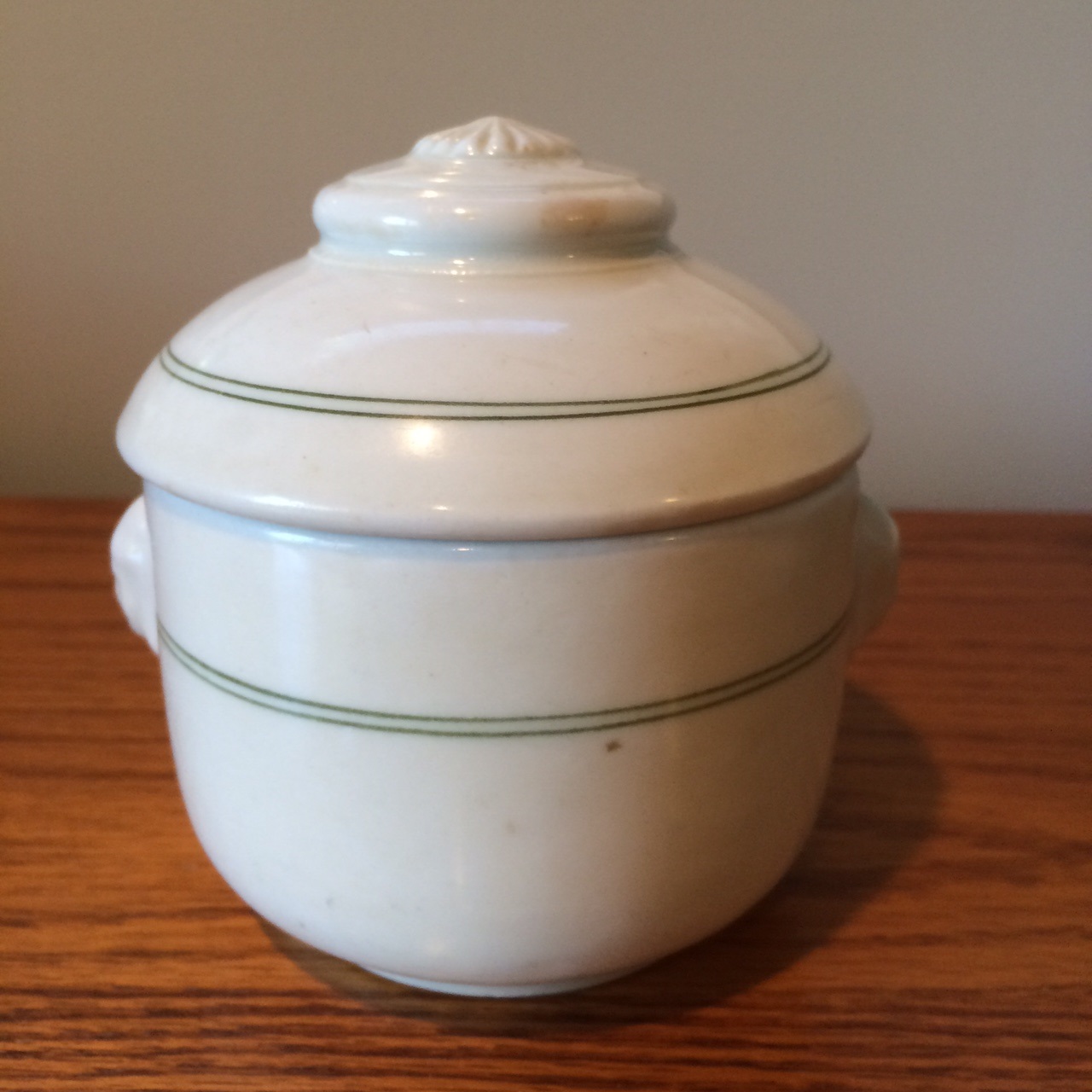 Living in the Past: Jackson china crock (or perhaps a sugar bowl)
