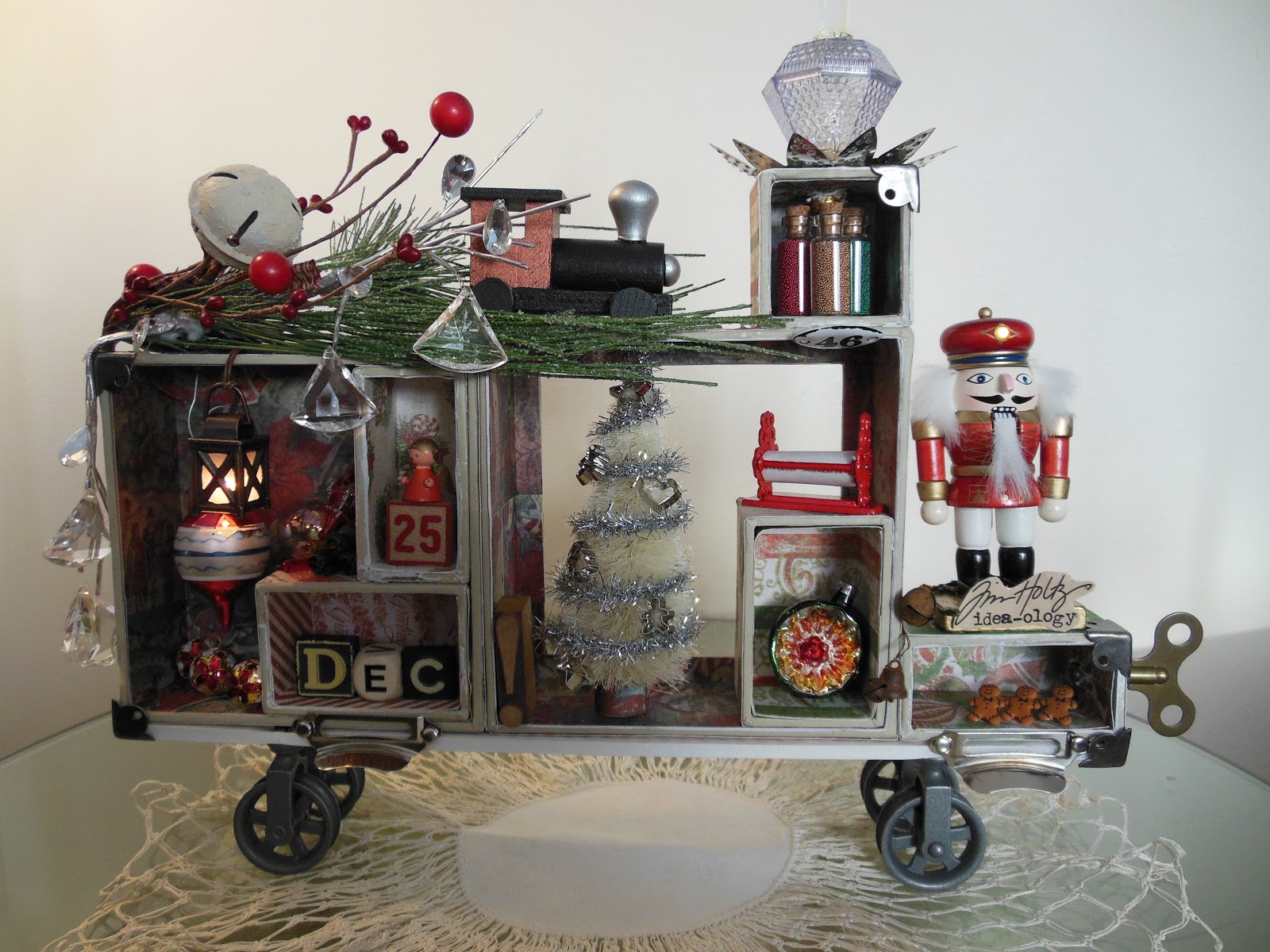 Le Rai Originals: Tim Holtz Rolling Christmas Configuration Box!