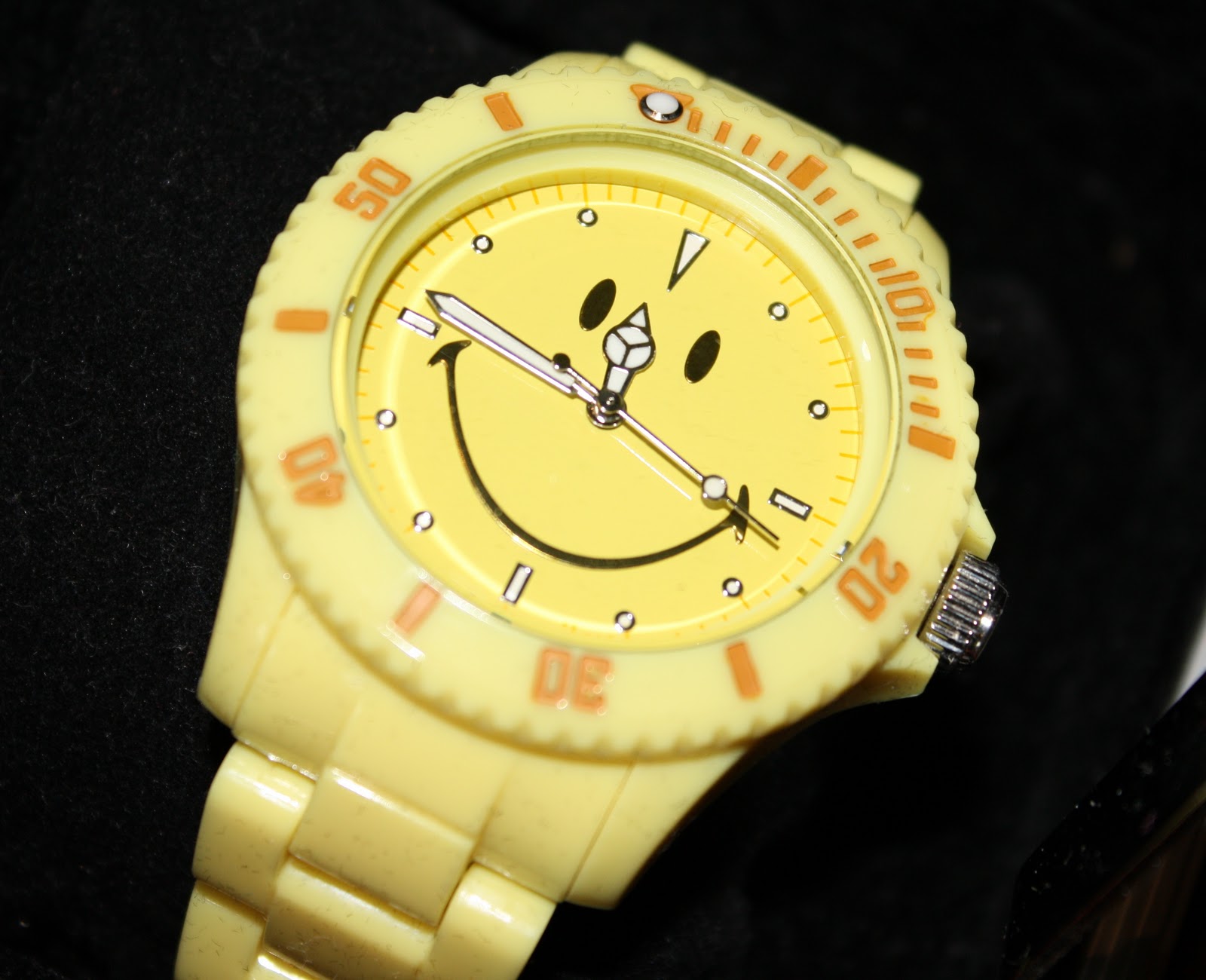 Smiley Watches that make you smile S/S 2012 - Bunnipunch