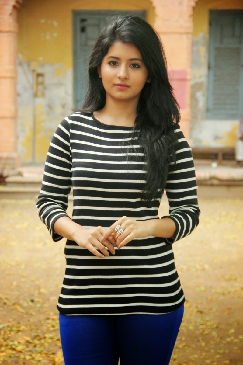 Reshmi Menon Glam pics at Kirumi shooting spot |Tamil Cinema News ...