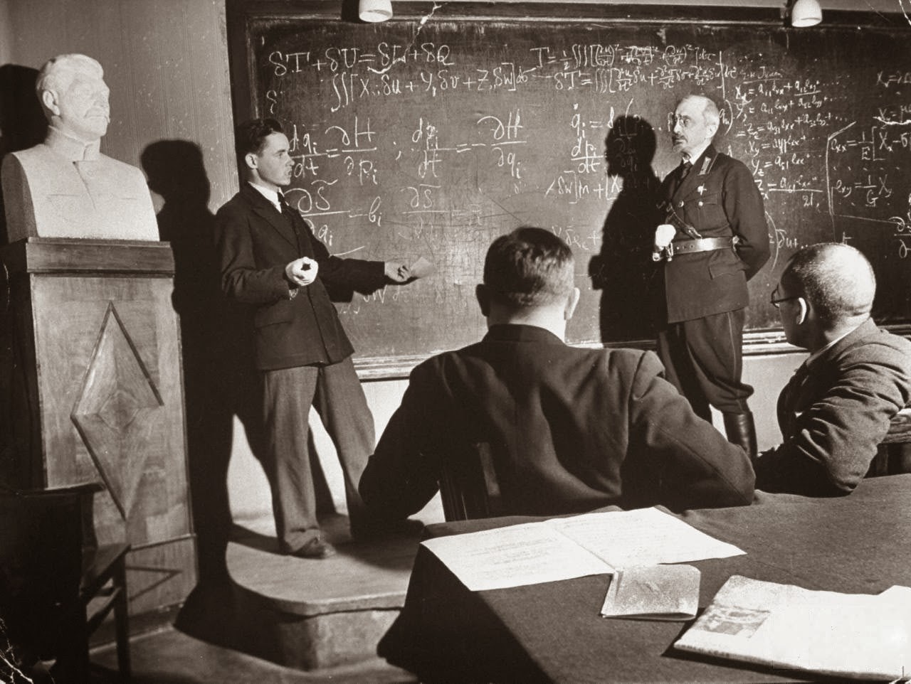 21 Vintage Pictures Capture Everyday Life of the USSR in the 1930 and ...