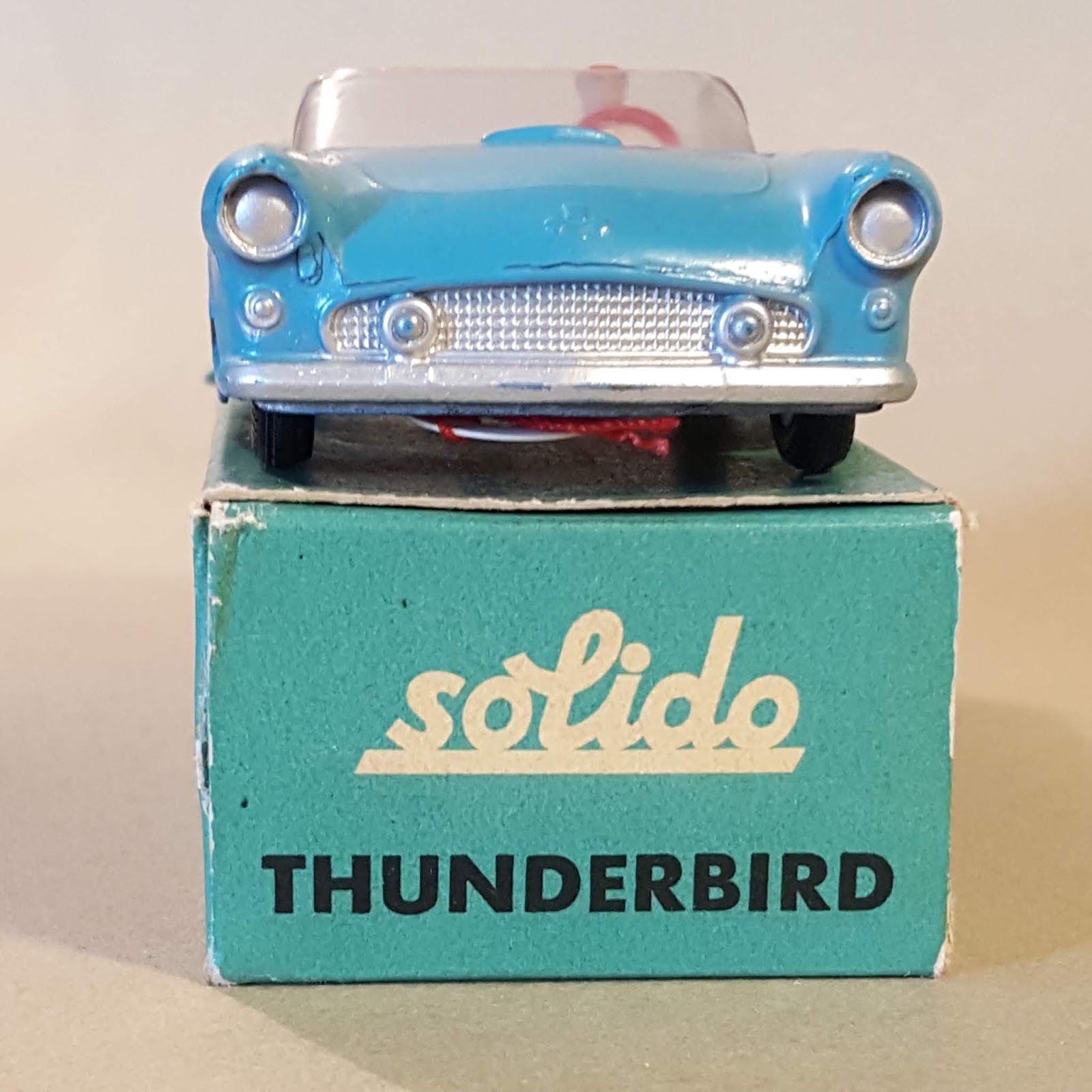AU JOUET PARISIEN: Solido Modèle n° 113b Ford Thunderbird cabriolet