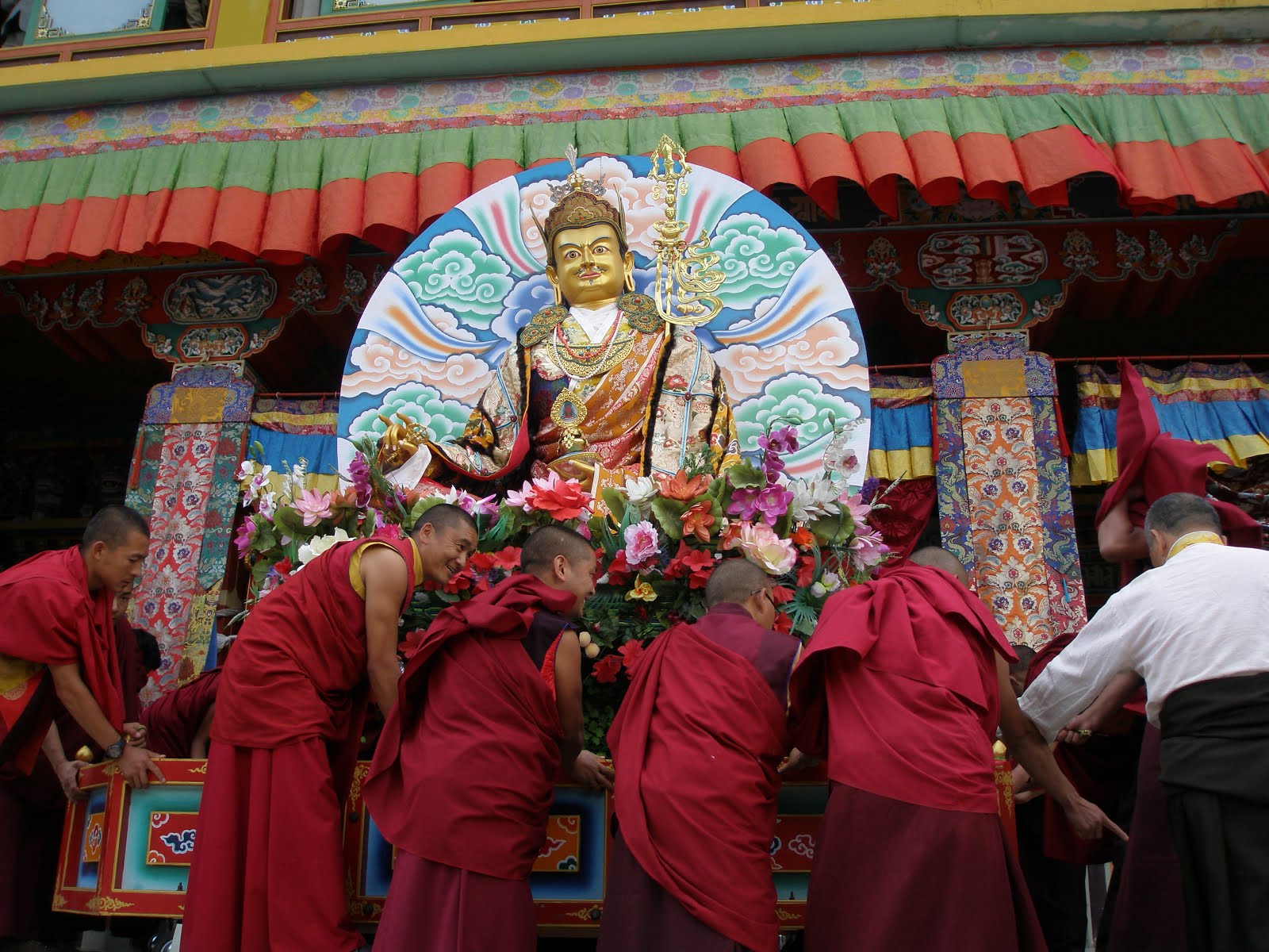 ASOCIACION CHOGAR GONG: CUMPLEAÑOS DE SU EMINENCIA GOSHIR GYALTSAP RINPOCHE